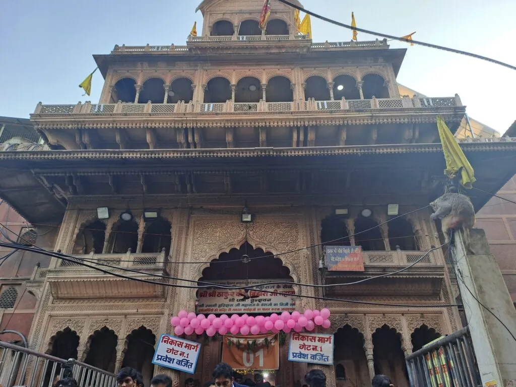 Vrindavan Famous Temples : Vrindavan में बांके बिहारी के साथ जरूर करें ...