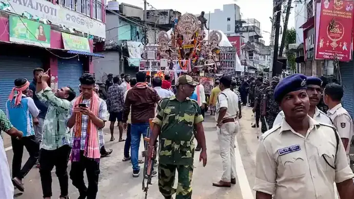 Cuttack Violence: दो गुटों में हिसंक झड़प, इंटरनेट बंद..सोशल मीडिया बैन ...