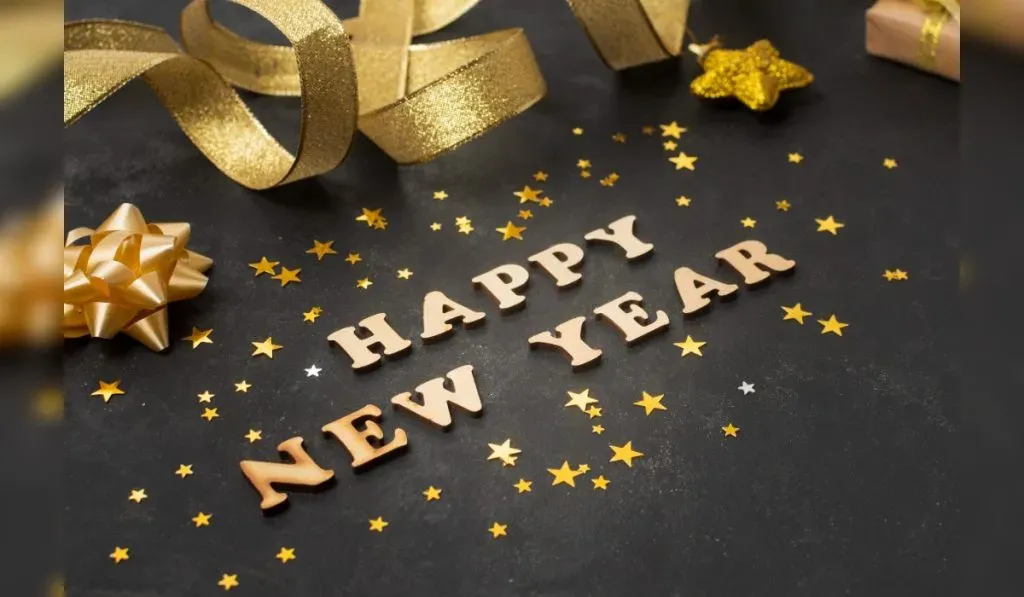 Happy New Year 2026 Shayari: स्टेटस और मैसेज के लिए 10+ Best शायरी कलेक्शन
