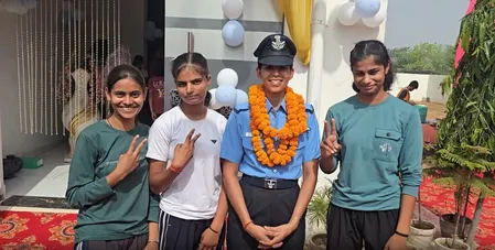 फाइटर पायलट बनीं मीनाक्षी तक्षक, गांव में भव्य सम्मान, पूरे परिवार ने ...