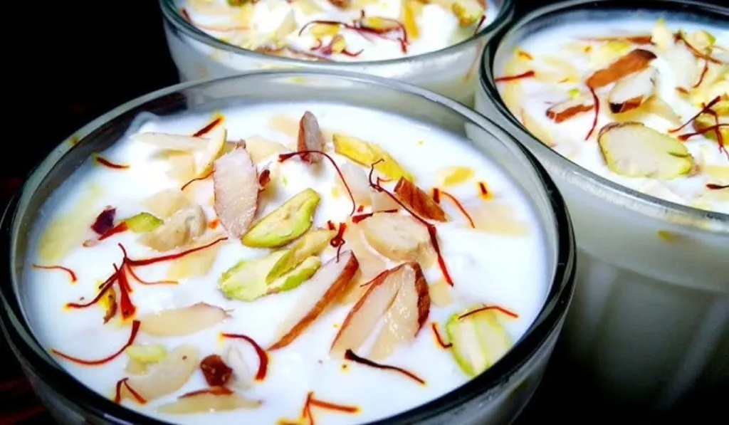Homemade Dahi Lassi Recipe: स्वाद और सेहत का Double Dose, इस Easy ...