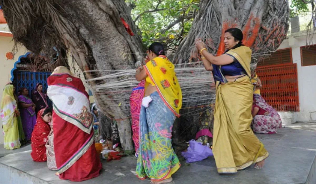 Vat Purnima Vrat 2026 Date: सुहागिनें इस दिन रखेंगी वट पूर्णिमा व्रत ...